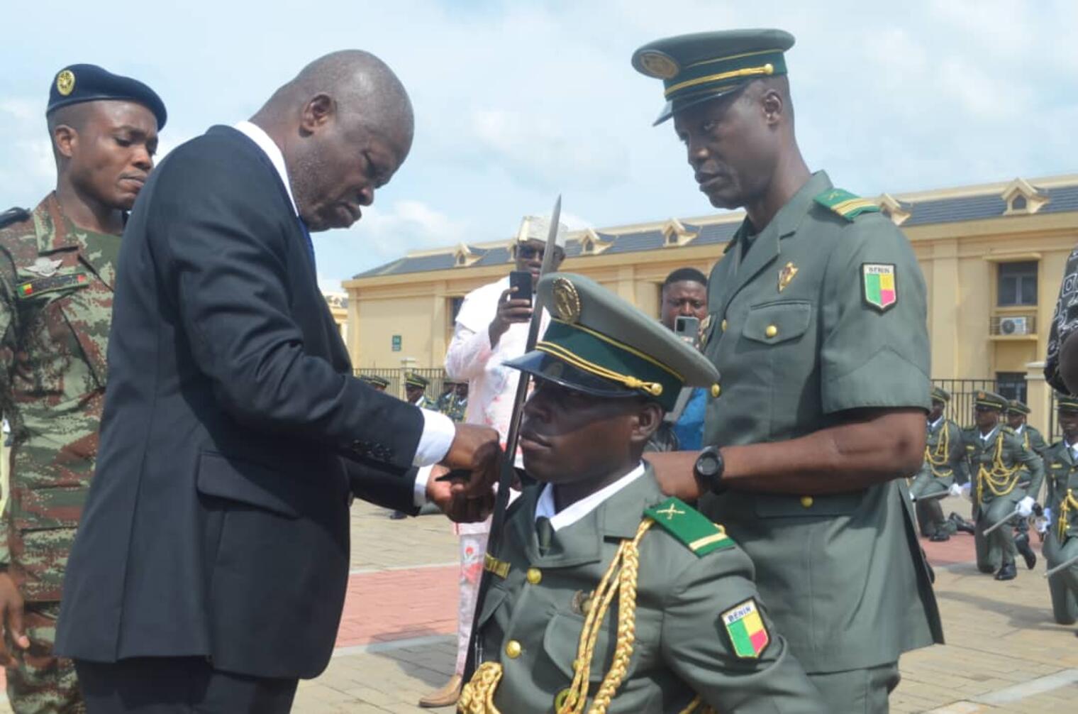Un Nouveau cap dans l’Armée de l’Air au Bénin : Bertin BADA devient le ...