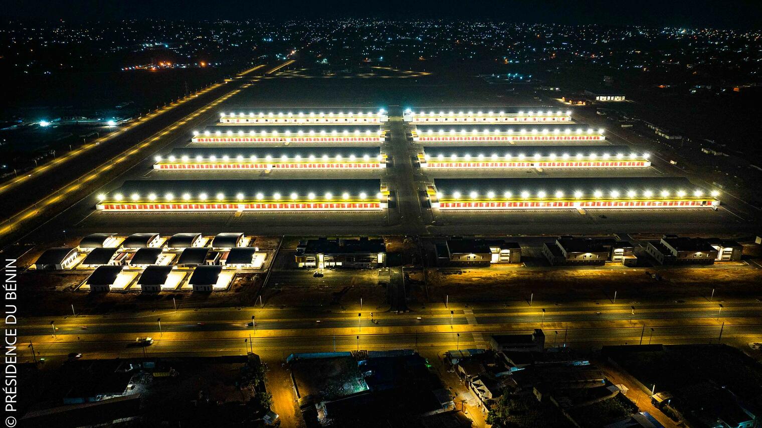 Marché moderne Ganhi : Les marchands opèrent désormais dans des ...