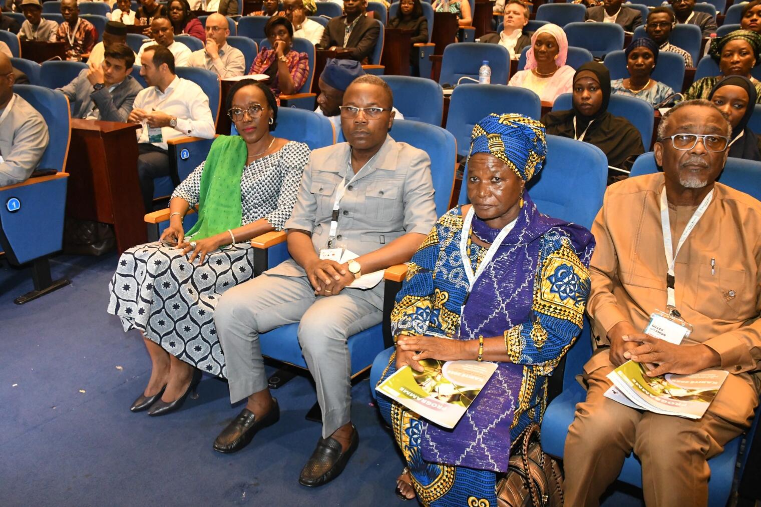 Marché moderne Ganhi : Les marchands opèrent désormais dans des ...