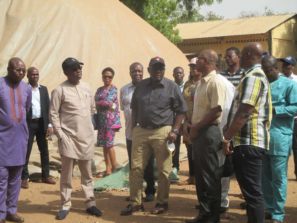 Egrenage du coton-graine : Gaston Cossi DOSSOUHOUI et Mathieu ADJOVI ...